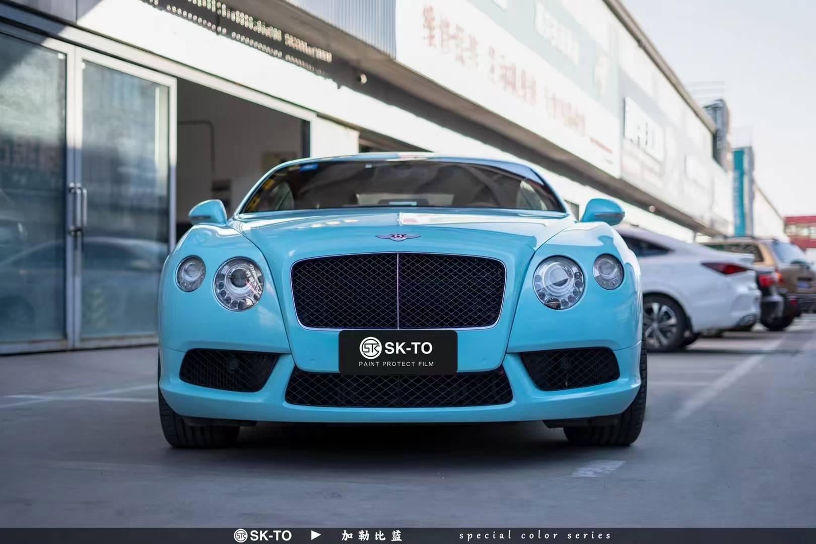 暴力美学的冲击震撼，宾利加勒比蓝改色膜 SKTO_搜狐汽车_搜狐网