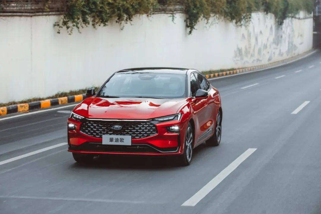 主打科技感的全新蒙迪欧 全系2.0T+8AT 售价15.98万起_搜狐汽车_搜狐网