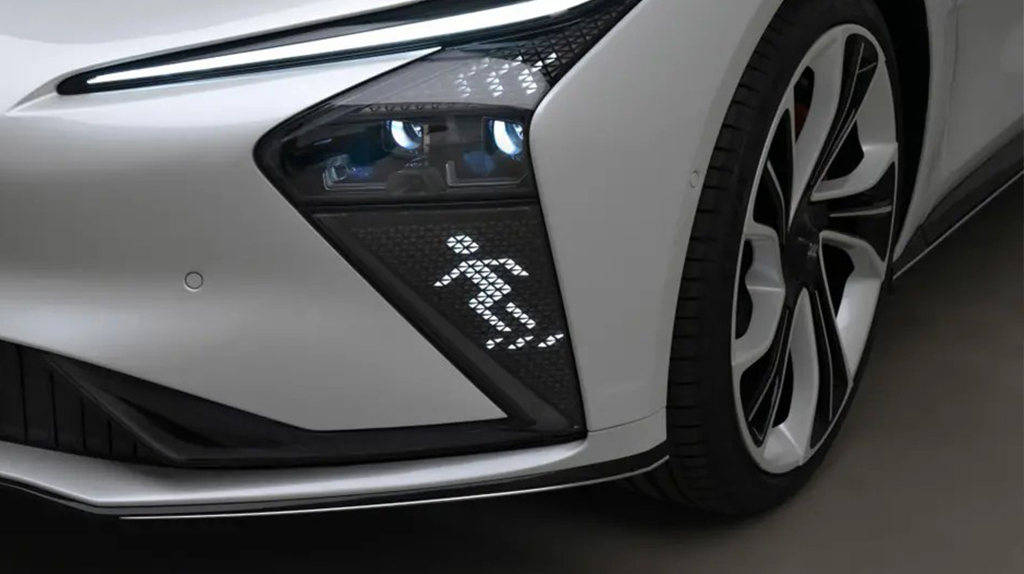 智己L7上市，漂移打破吉尼斯纪录，对手瞄准蔚来ET7？_搜狐汽车_搜狐网