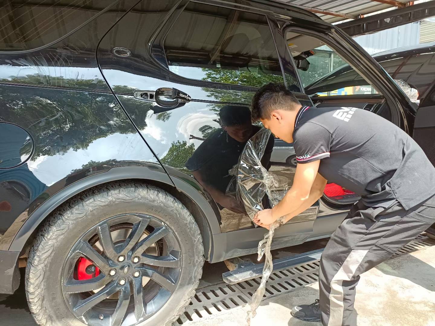 路虎换贴升级EVOMAX易玛隐形车衣 TPU-M95进行全防护_搜狐汽车_搜狐网