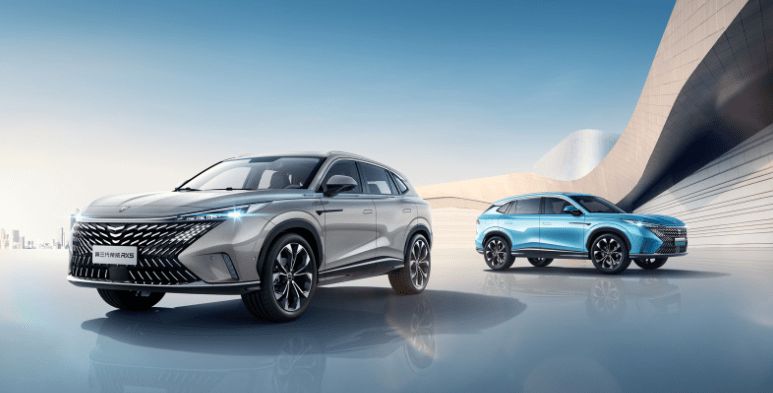 配27寸4K滑移屏全新第三代荣威RX5内饰官图发布_搜狐汽车_搜狐网