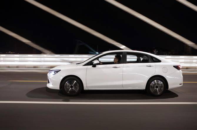 北京U5 PLUS正式上市了，共推出6款车型售价区间为6.99万-10.09万_搜狐汽车_搜狐网