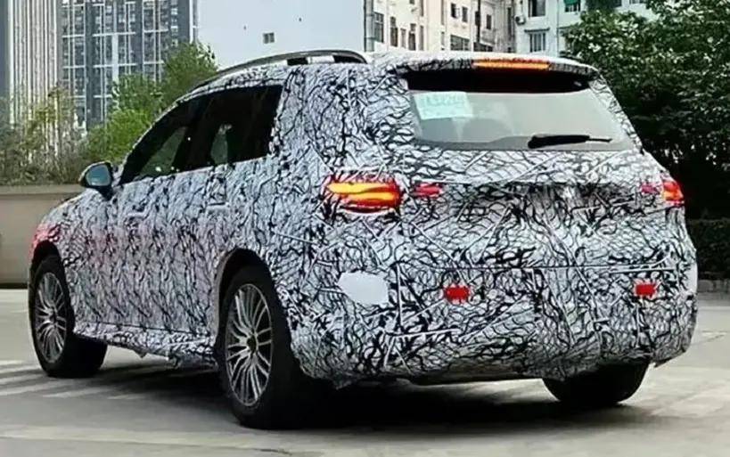 或配1.5T发动机？全新奔驰GLC最快年内上市，豪华感远超X3和Q5！_搜狐汽车_搜狐网