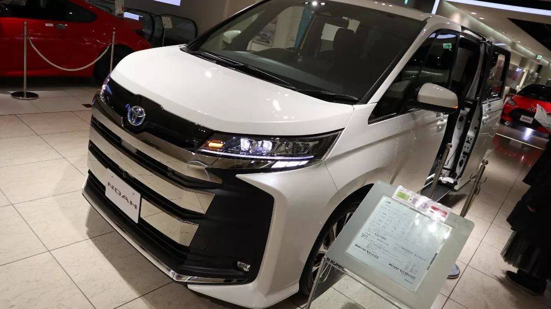 丰田NOAH实车亮相，尺寸超越别克GL6，2.0引擎+侧滑门，帅气_搜狐汽车_搜狐网