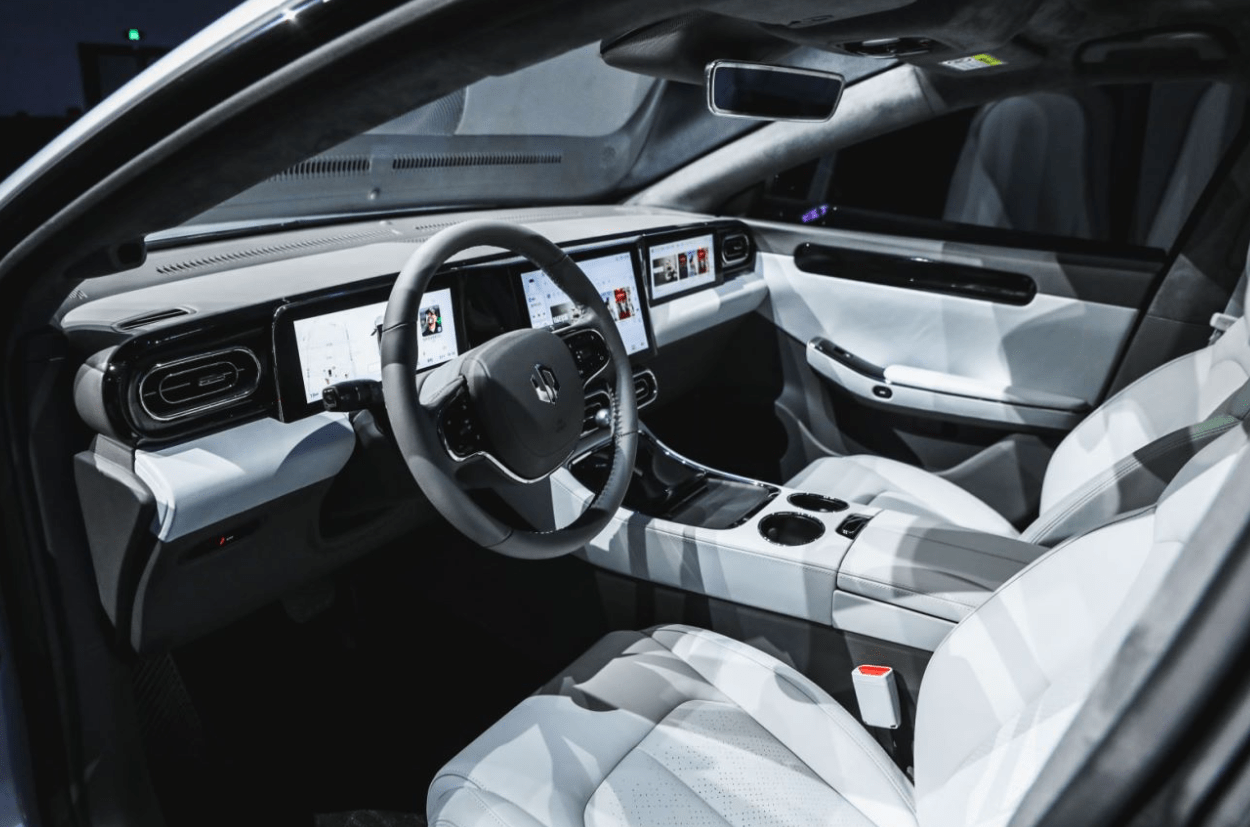 刚出道“一战成名”，连速度都是3.66s破百，717km续航，不输S级_搜狐汽车_搜狐网