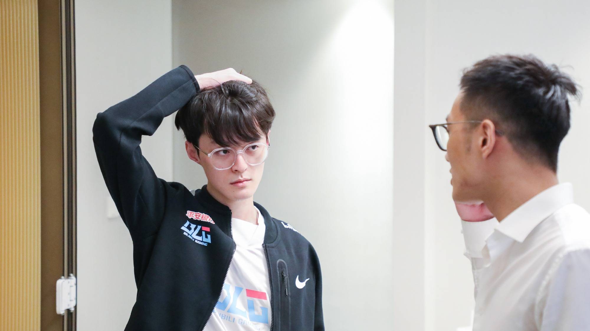 icon喜迎首发，AL轻取BLG，Fofo垂头捂眼难掩失落_比赛_Betty_大招