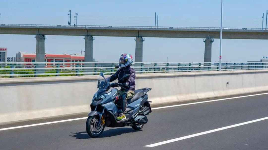 舒适取向的都市钢炮，性价比极高—赛科龙RT2动态评测_搜狐汽车_搜狐网