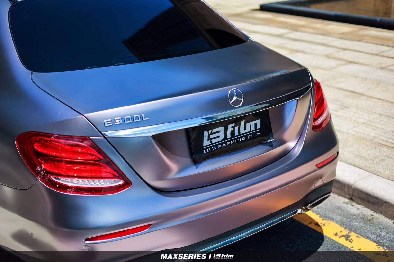 奔驰E300L-LBFILM改色膜卡普里灰紫，紫色的浪漫新体验_搜狐汽车_搜狐网