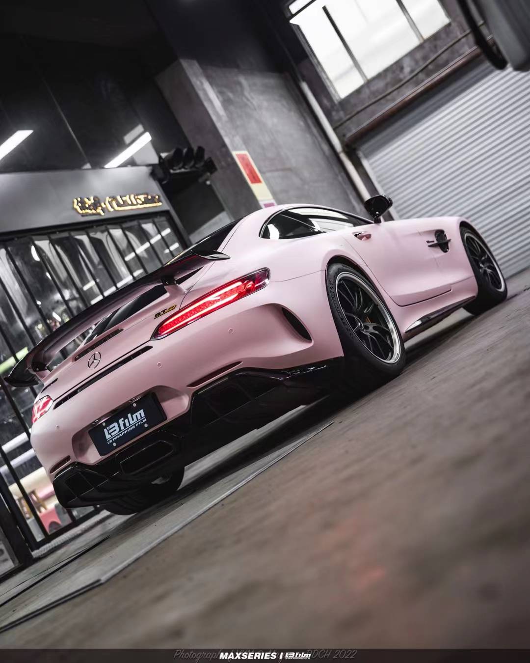 奔驰AMG GTR-LBFILM改色膜消光康乃馨粉,粉粉糯糯的好软萌_搜狐汽车_搜狐网