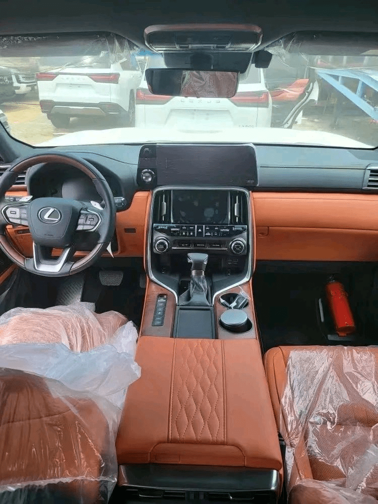 满足国六排放的首批雷克萨斯LX600进港 3.5T+10AT_搜狐汽车_搜狐网
