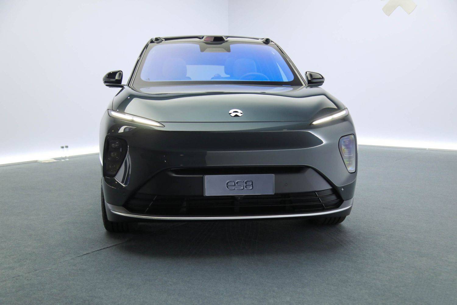 全新蔚来ES8售52.8万起 续航900km/明年6月交付_搜狐汽车_搜狐网