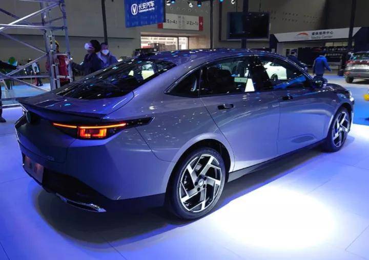 长安逸达亮相2022广州车展，搭蓝鲸新一代NE1.5T涡轮增压发动机_搜狐汽车_搜狐网