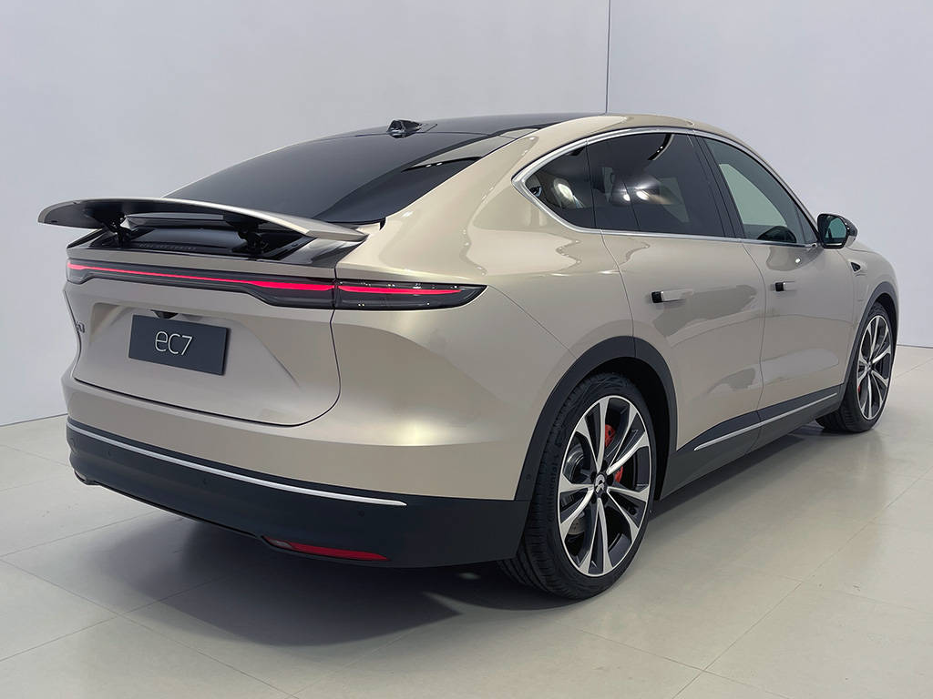 实拍全新ES8和EC7，全新家族设计，多种版本可选_搜狐汽车_搜狐网