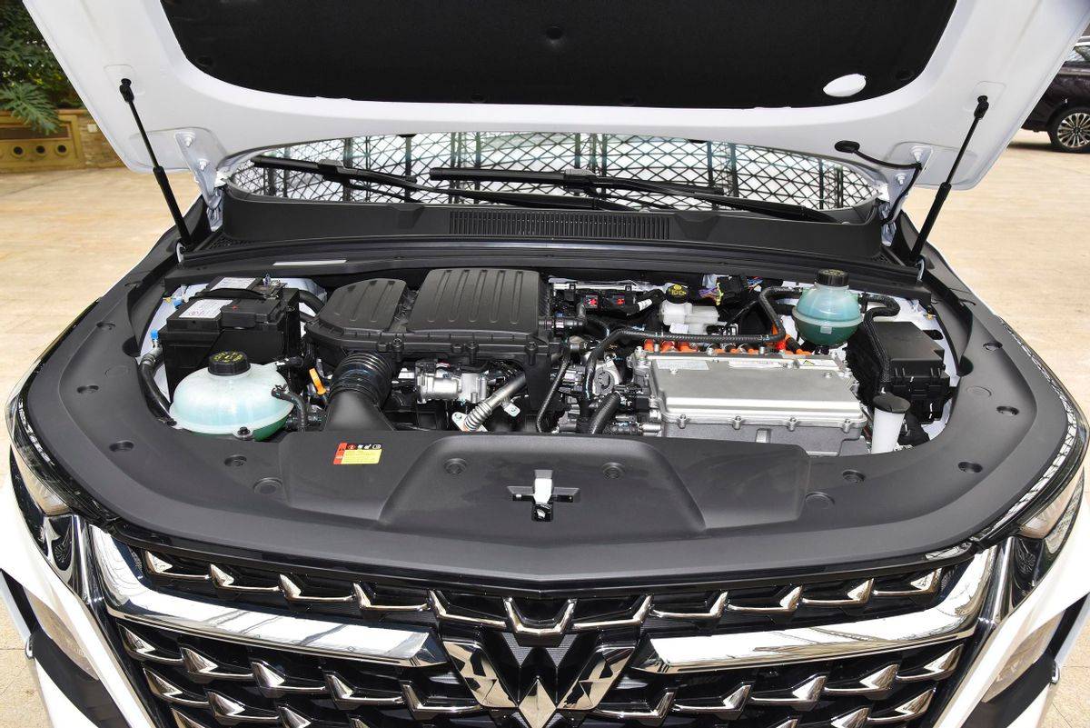 五菱甩出“王炸”混动MPV，5门6座，油耗低至4.75L_搜狐汽车_搜狐网