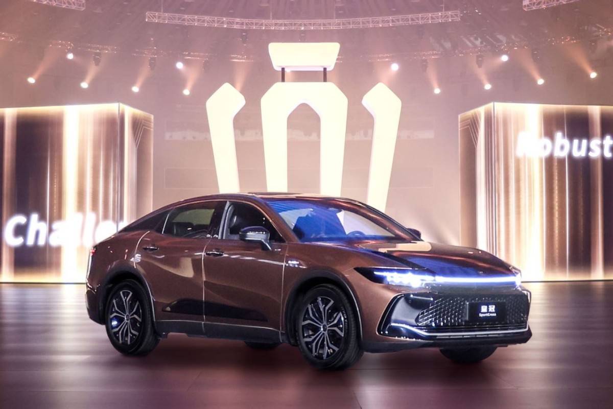 体验全新皇冠SportCross，这台丰田凭什么敢卖40万？_搜狐汽车_搜狐网