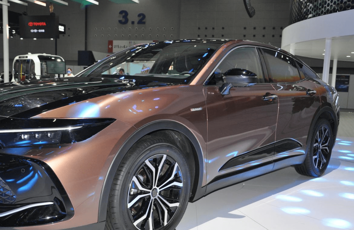 16代皇冠国内预售，就凭这“杀马特”颜值，能叫板奥迪A6L？_搜狐汽车_搜狐网