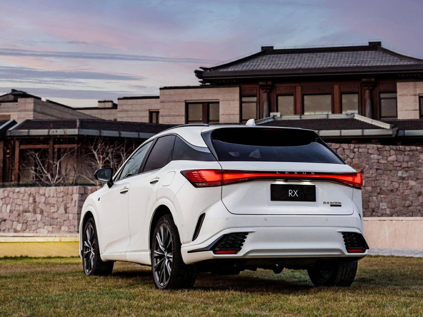 与宝马X5同级，预售价便宜近20万，雷克萨斯RX开启预售，全系混动_搜狐汽车_搜狐网