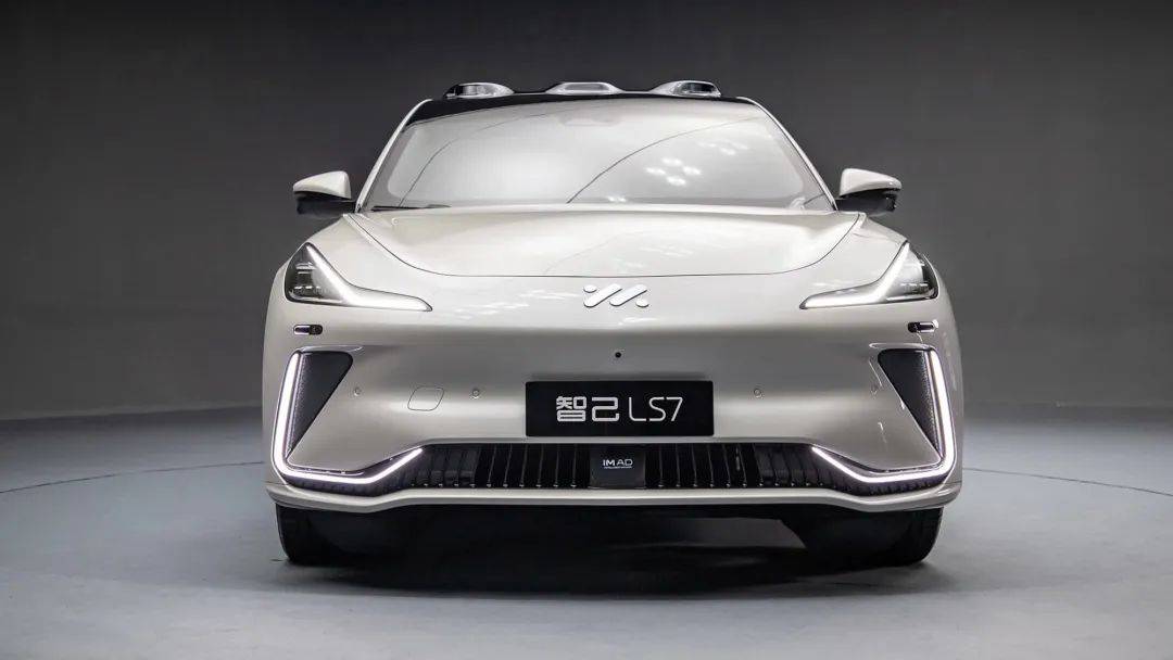 拳打宝马X5，脚踢蔚来ES8，智己LS7有这个实力吗？_搜狐汽车_搜狐网