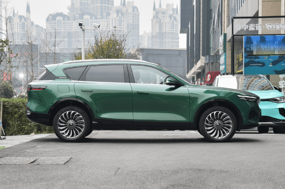 国产车后来者居上，30万级中大型SUV，岚图FREE和理想L8怎么选？_搜狐汽车_搜狐网