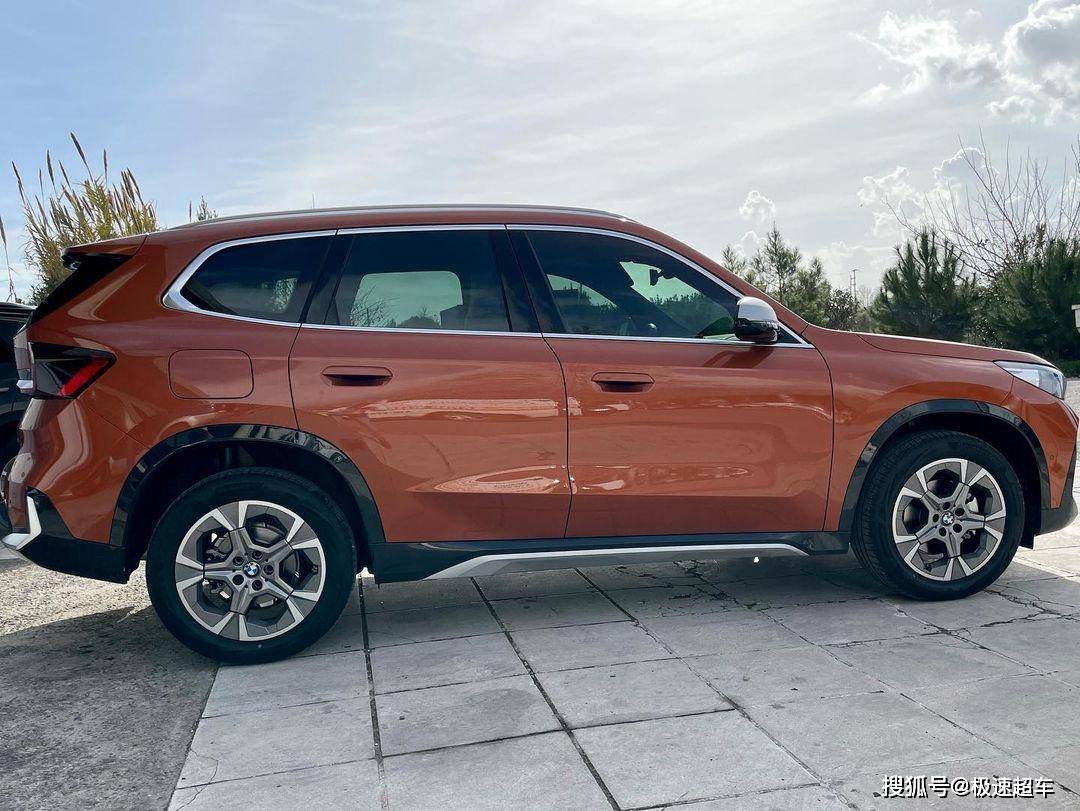 橘色车身真帅气！立体美学全面出击，新宝马X1即将登场，2.0T+8AT_搜狐汽车_搜狐网