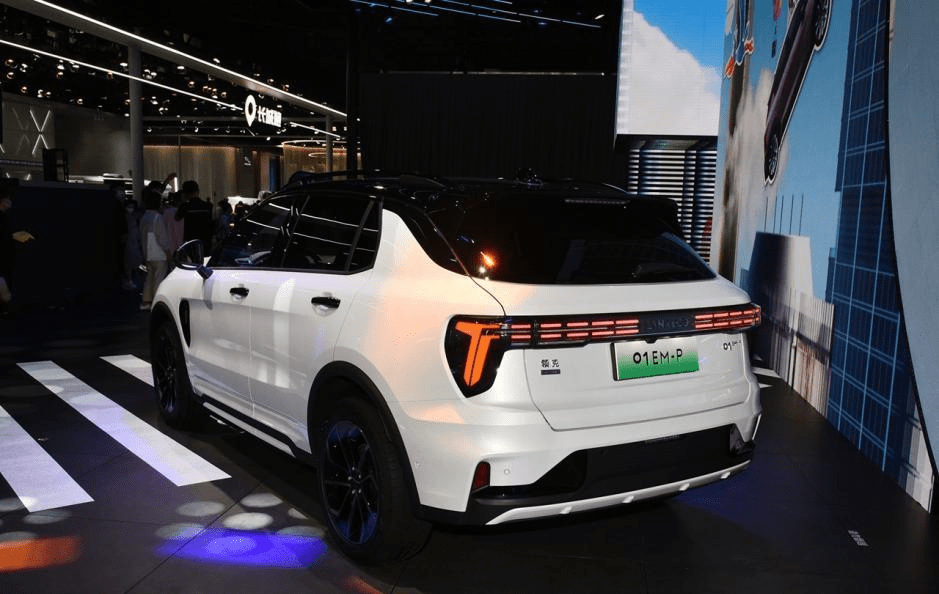 领克01PHEV的迭代车型，01EM-P油耗可以做的更低，实用性提高_搜狐汽车_搜狐网