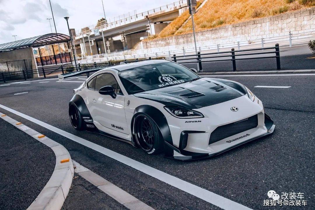 LIBERTY WALK推出丰田GR86宽体套件，跟火箭兔相比谁更好看？_搜狐汽车_搜狐网