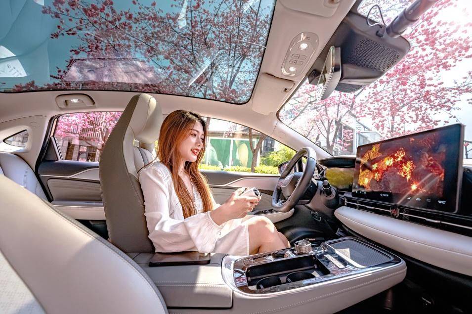 配置很顶，价格很美！AION S Plus热销加推70乐享版_搜狐汽车_搜狐网