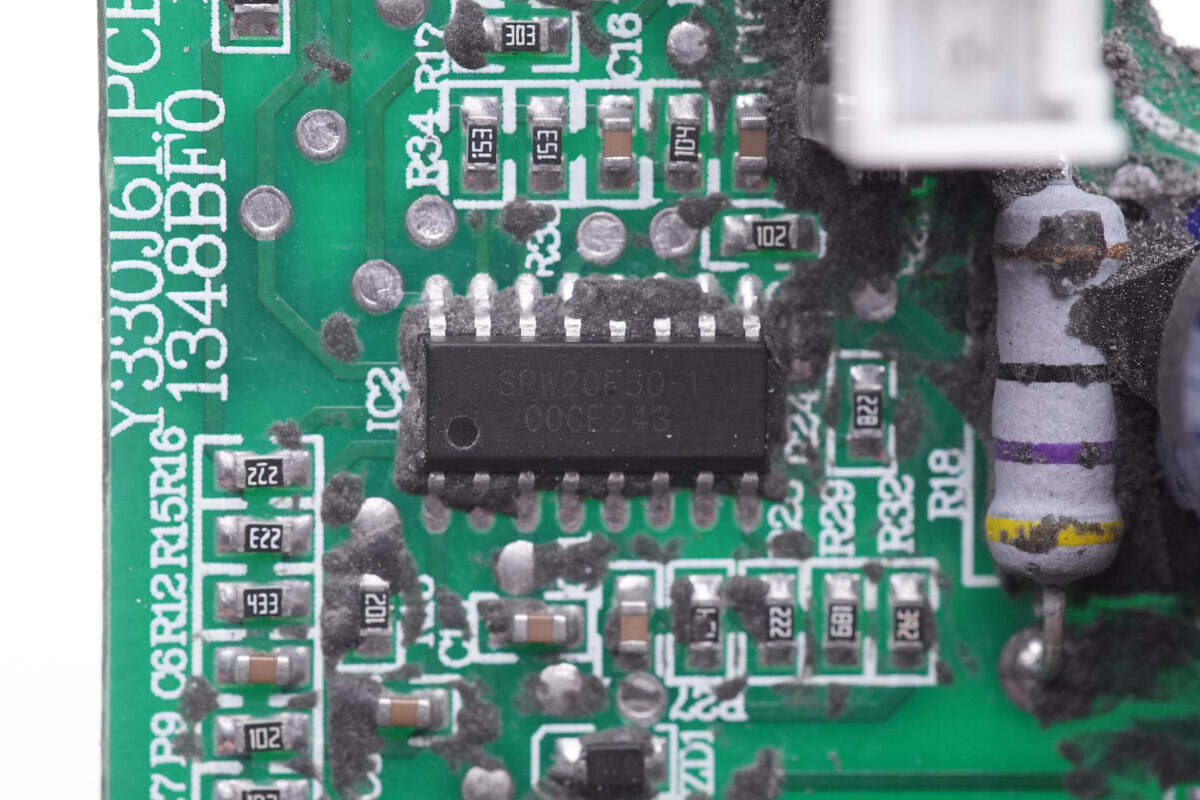 不炸就行还是用料可靠？拆解电动车头部品牌雅迪144W铅酸充电器_搜狐汽车_搜狐网