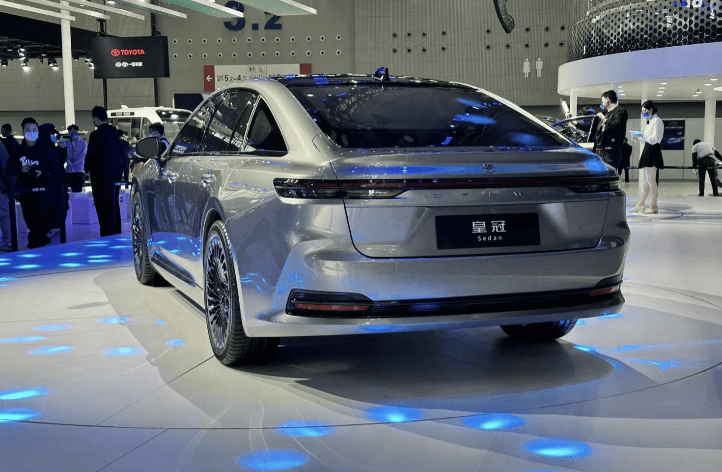 2022广州车展：一汽丰田皇冠Sedan首发亮相_搜狐汽车_搜狐网