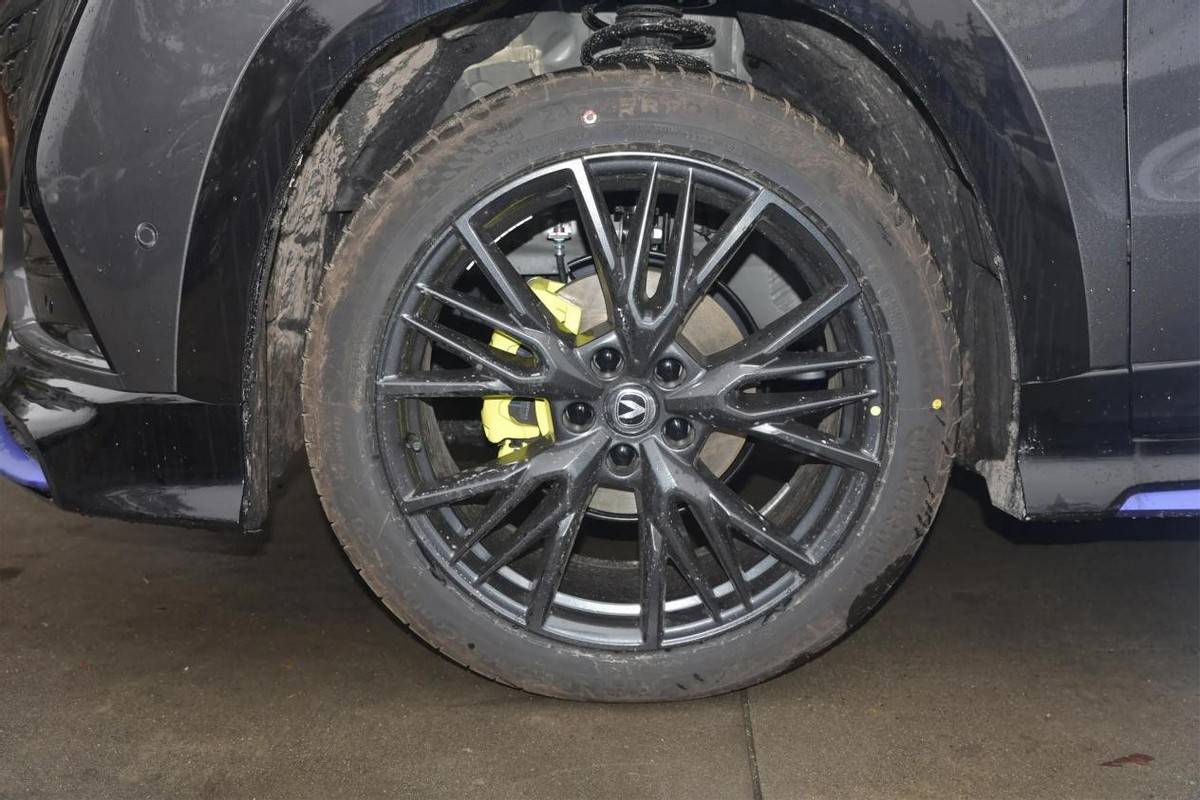 11.59万起售，骁龙8155芯片+双联屏，颜值挺能打，新款UNI-T上市_搜狐汽车_搜狐网