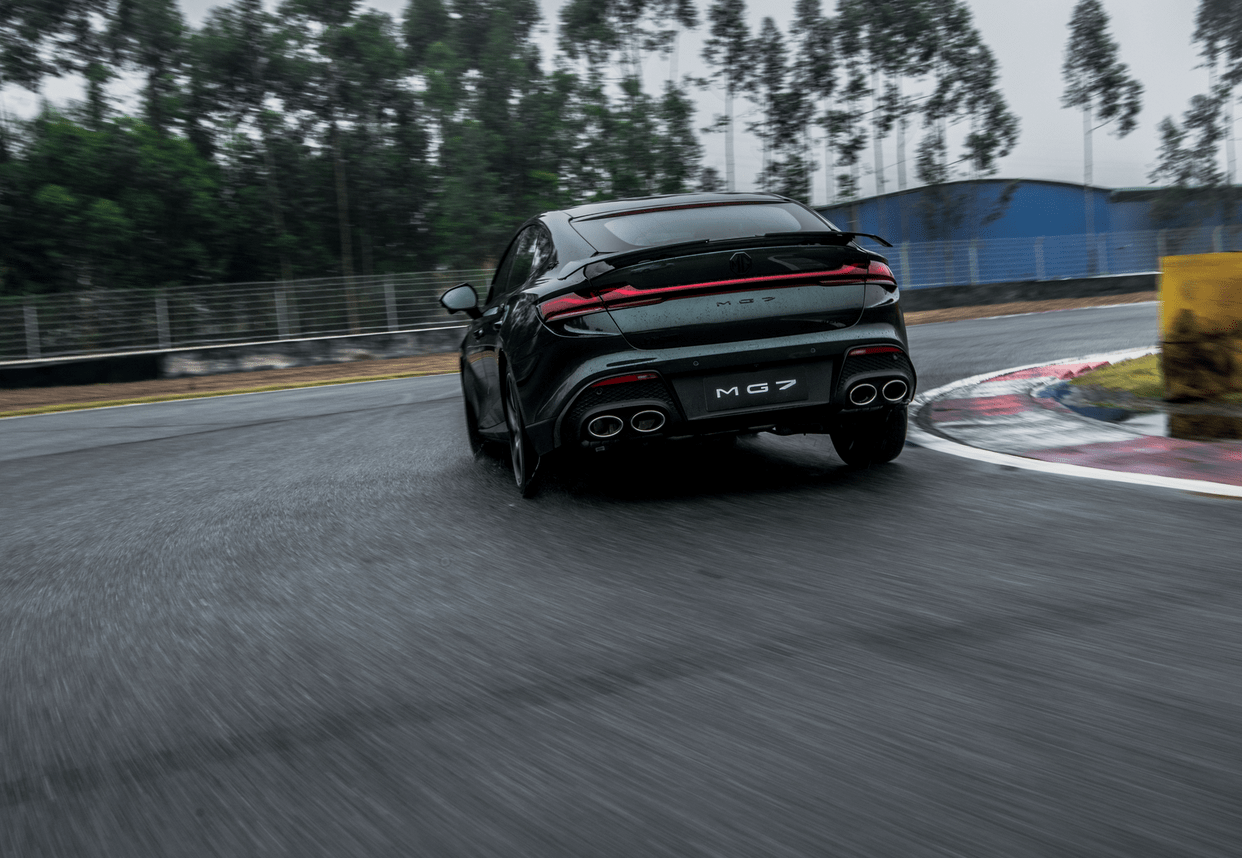 搭载2.0T+9AT，百公里加速6.5秒，带你去看MG7，国产运动B级轿车_搜狐汽车_搜狐网