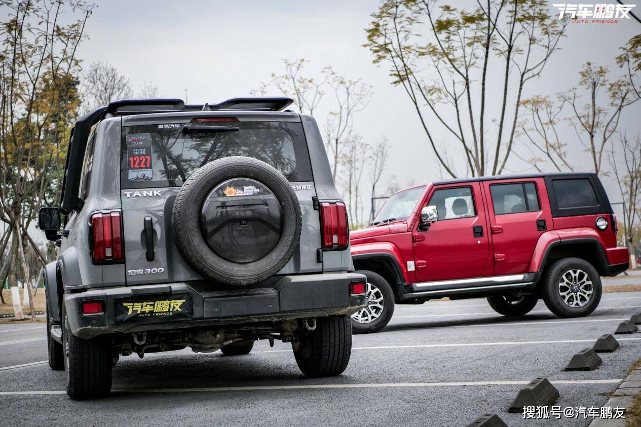 坦克300对比BJ40：同样都是2.0T+8AT，性格差异巨大？_搜狐汽车_搜狐网