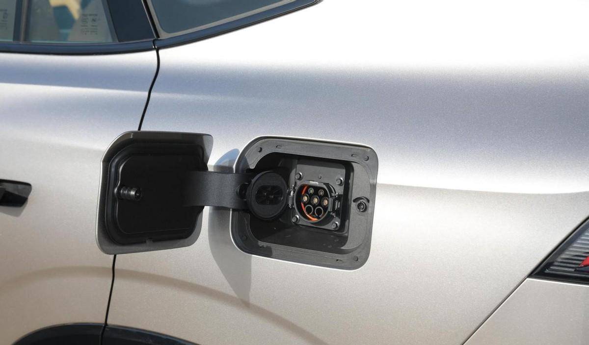 选“鸡头”还是“凤尾”？第三代荣威RX5对比奥迪Q2L_搜狐汽车_搜狐网