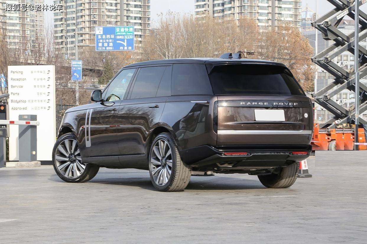 配4.4T+8AT，530马力，4.6秒破百，比奔驰GLS更霸气，有钱人最爱_搜狐汽车_搜狐网