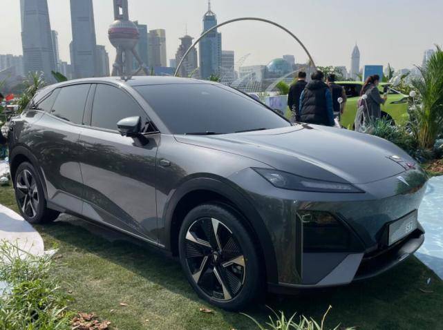 挑战比亚迪唐！将推纯电版和增程版，长安深蓝首款SUV S7首发亮相_搜狐汽车_搜狐网