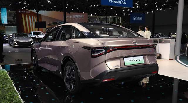16.98万起，丰田bZ3续航达616km，能否在新赛道完成“超车”？_搜狐汽车_搜狐网