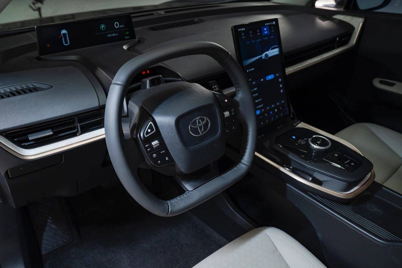 bZ3公布价格16.98万元起，详解丰田全球首款纯电轿车_搜狐汽车_搜狐网