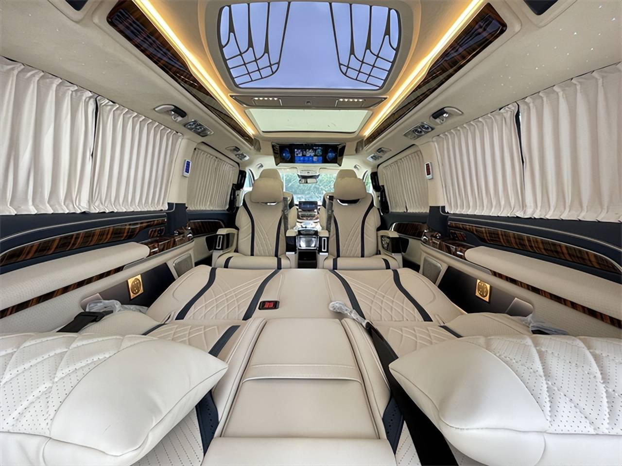 奔驰定制高顶V260L七座MPV,满足您的多样化出行要求_搜狐汽车_搜狐网