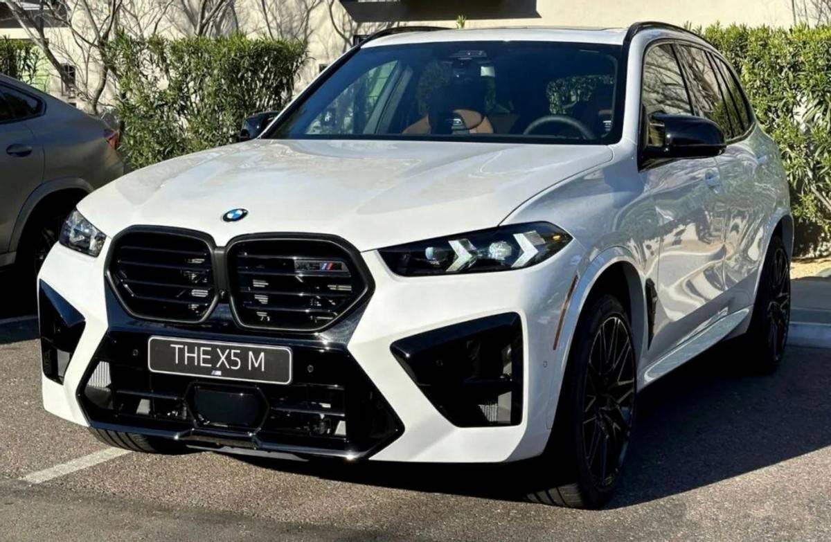 新宝马X5 M实车海外曝光，4.4T V8带电，双联屏，或三季度引入国内_搜狐汽车_搜狐网
