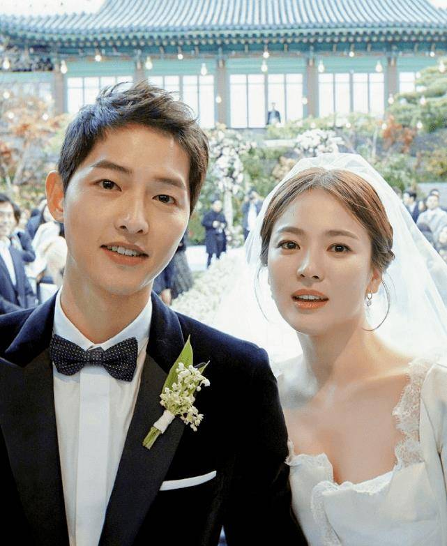 宋仲基当后爸？曝他英国女友有一个十岁女儿，对方大肚孕照曝光_凯蒂_活动_经历