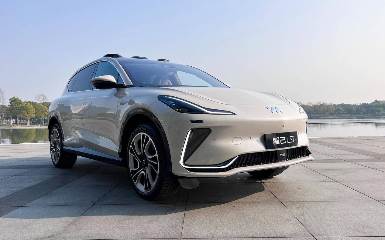 纯电中大型SUV关公战秦琼，智己LS7和小鹏G9谁更胜一筹？_搜狐汽车_搜狐网