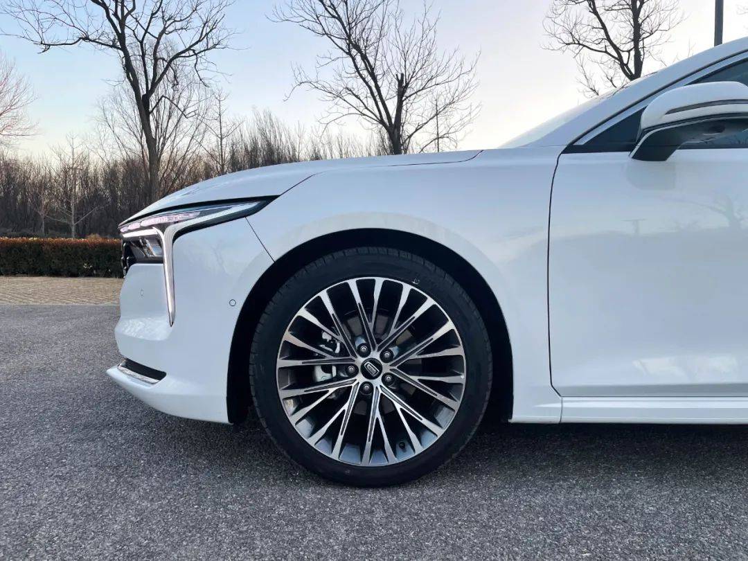 全新奔腾B70：家用车市场的产品，如何做到“舍得”兼顾？_搜狐汽车_搜狐网