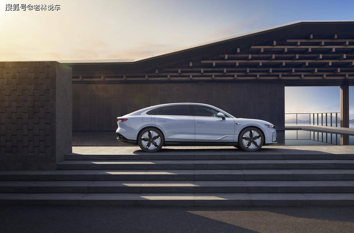 真正的国产豪车，4.2s破百，续航730km，全车无短板，价格有亮点_搜狐汽车_搜狐网