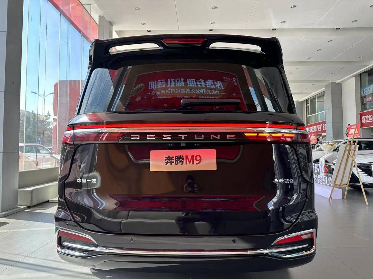 探店奔腾M9：23.58万起预售 比传祺M8大_搜狐汽车_搜狐网