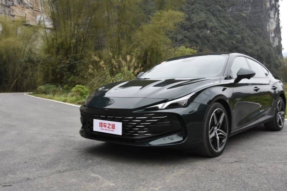 试驾：MG7，底盘用料扎实，运动最优解！_搜狐汽车_搜狐网