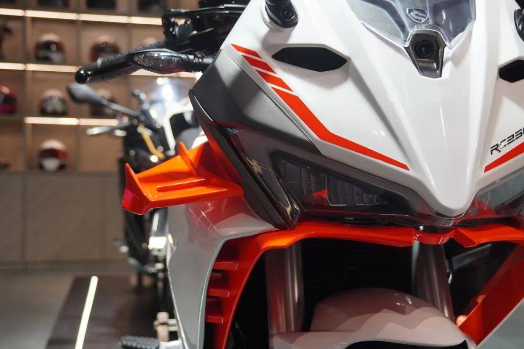 入门级仿赛又添新丁：19980元起的赛科龙RC250能不能打_搜狐汽车_搜狐网