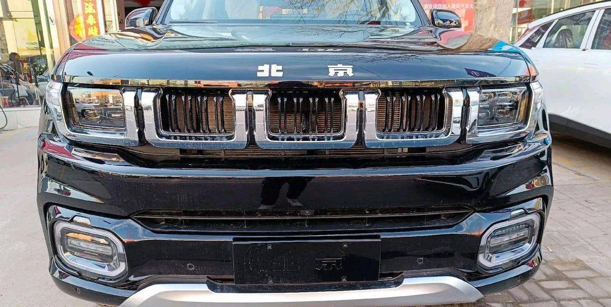 内饰开窍了！新款“BJ60”进店实拍，竞争坦克500，配48V轻混系统_搜狐汽车_搜狐网