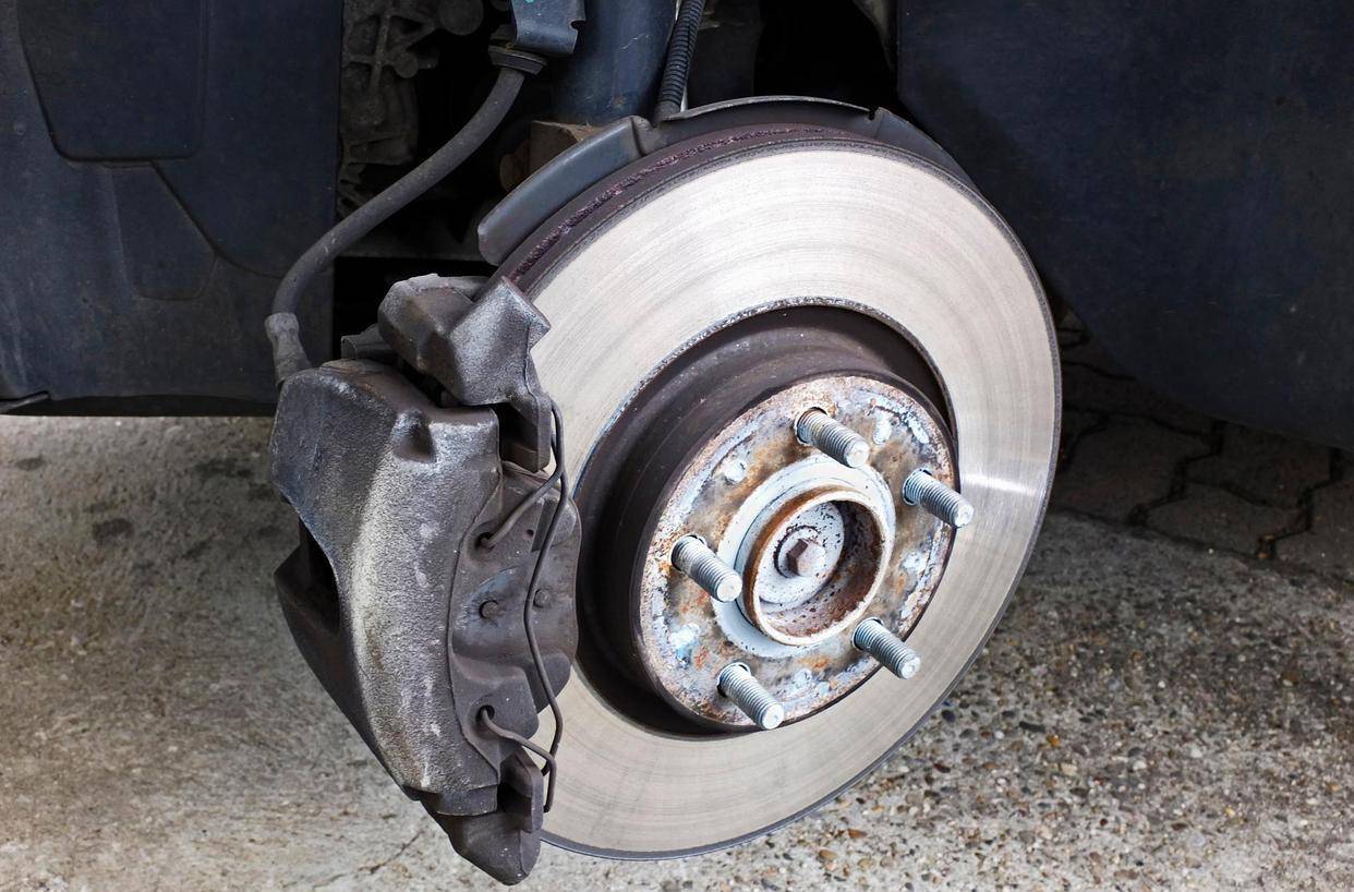 紧急制动状态下的ABS系统工作原理及优缺点_搜狐汽车_搜狐网