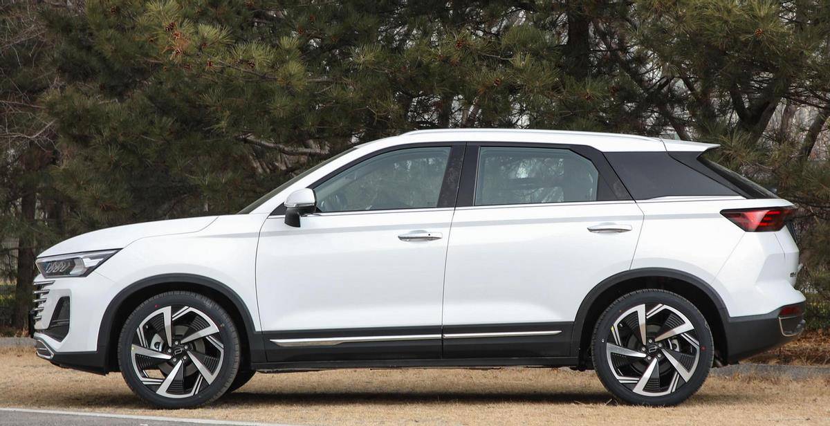 代步SUV怎么选？体验2023款奔腾T77，配全新车标+1.5T发动机！_搜狐汽车_搜狐网