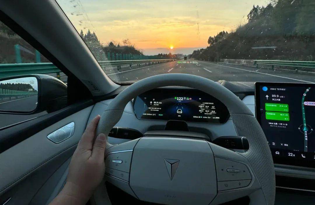 馈电试驾深蓝SL03 1200增程版900公里，真香吗？试试就知道_搜狐汽车_搜狐网